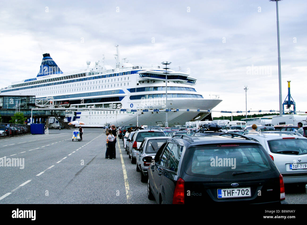 Queueing for car ferry hi-res stock photography and images - Alamy
