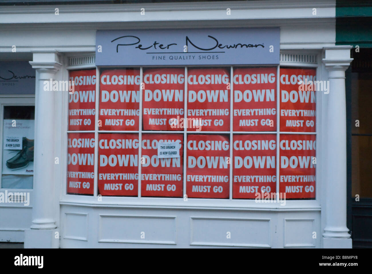 shop closing down Stock Photo - Alamy