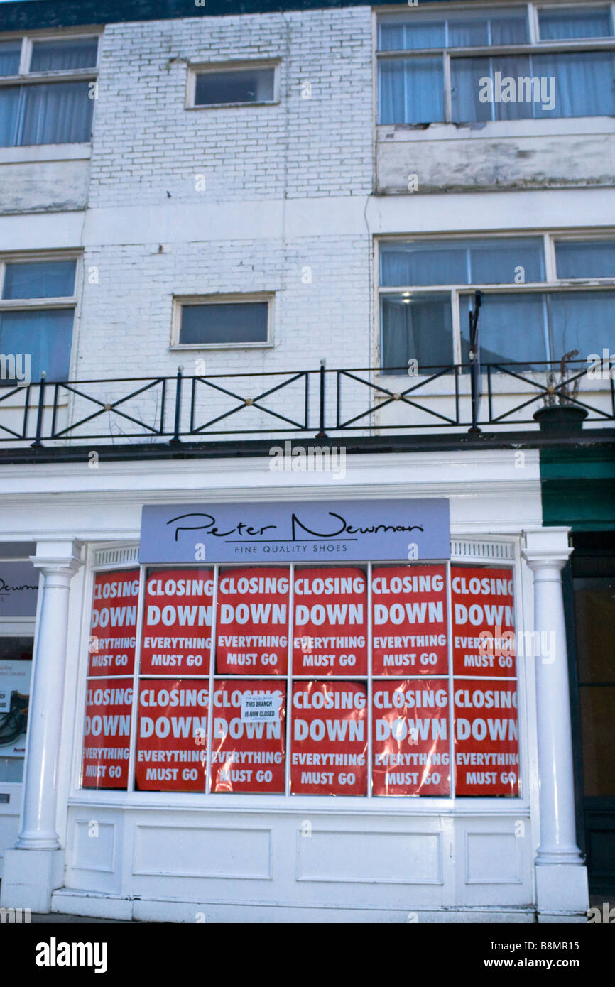 shop closing down Stock Photo - Alamy