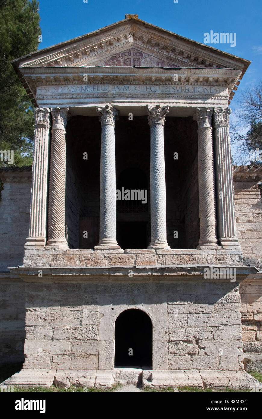 Ancient tempietto hi-res stock photography and images - Alamy