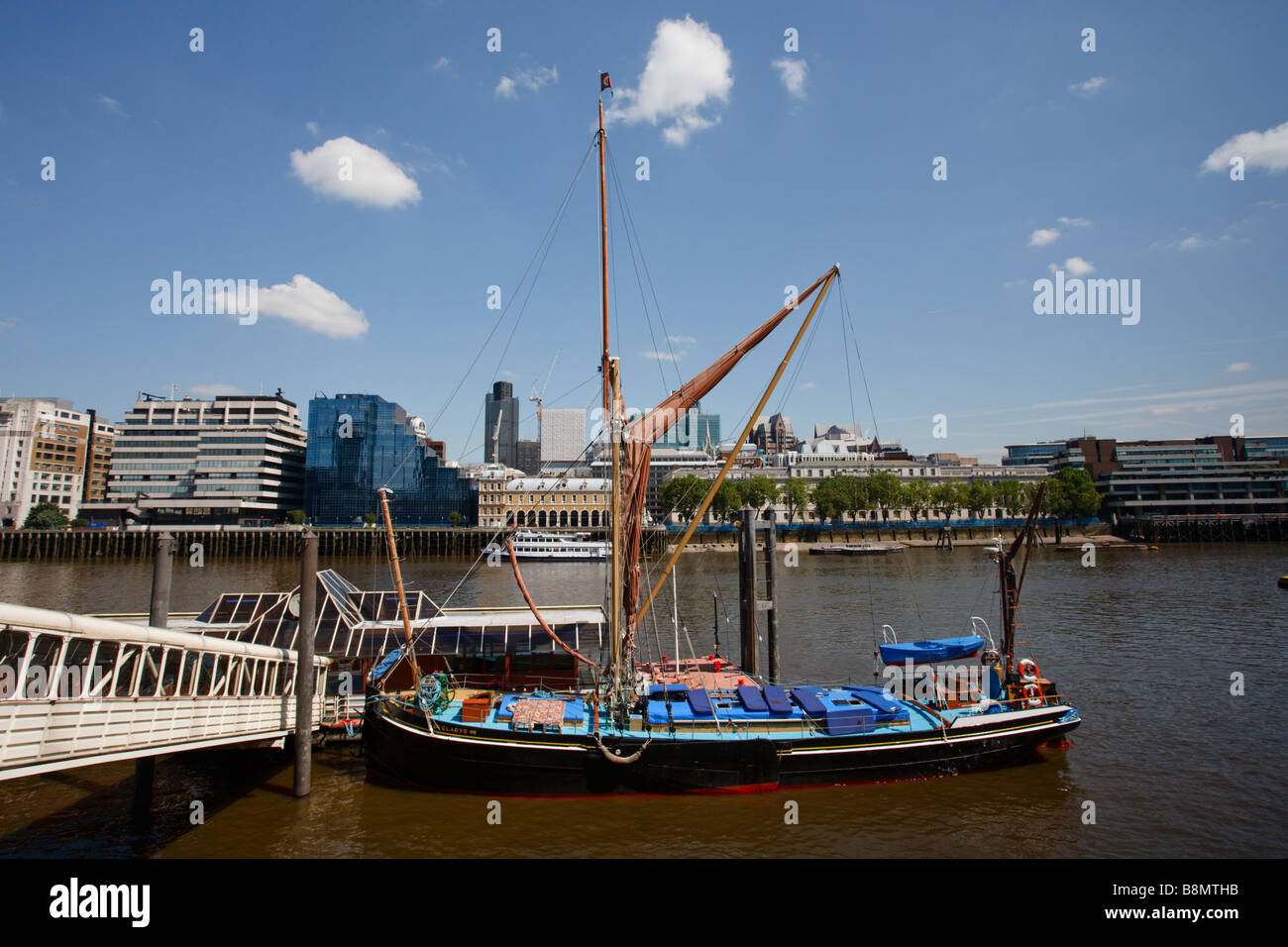 Traditional barge hi-res stock photography and images - Alamy
