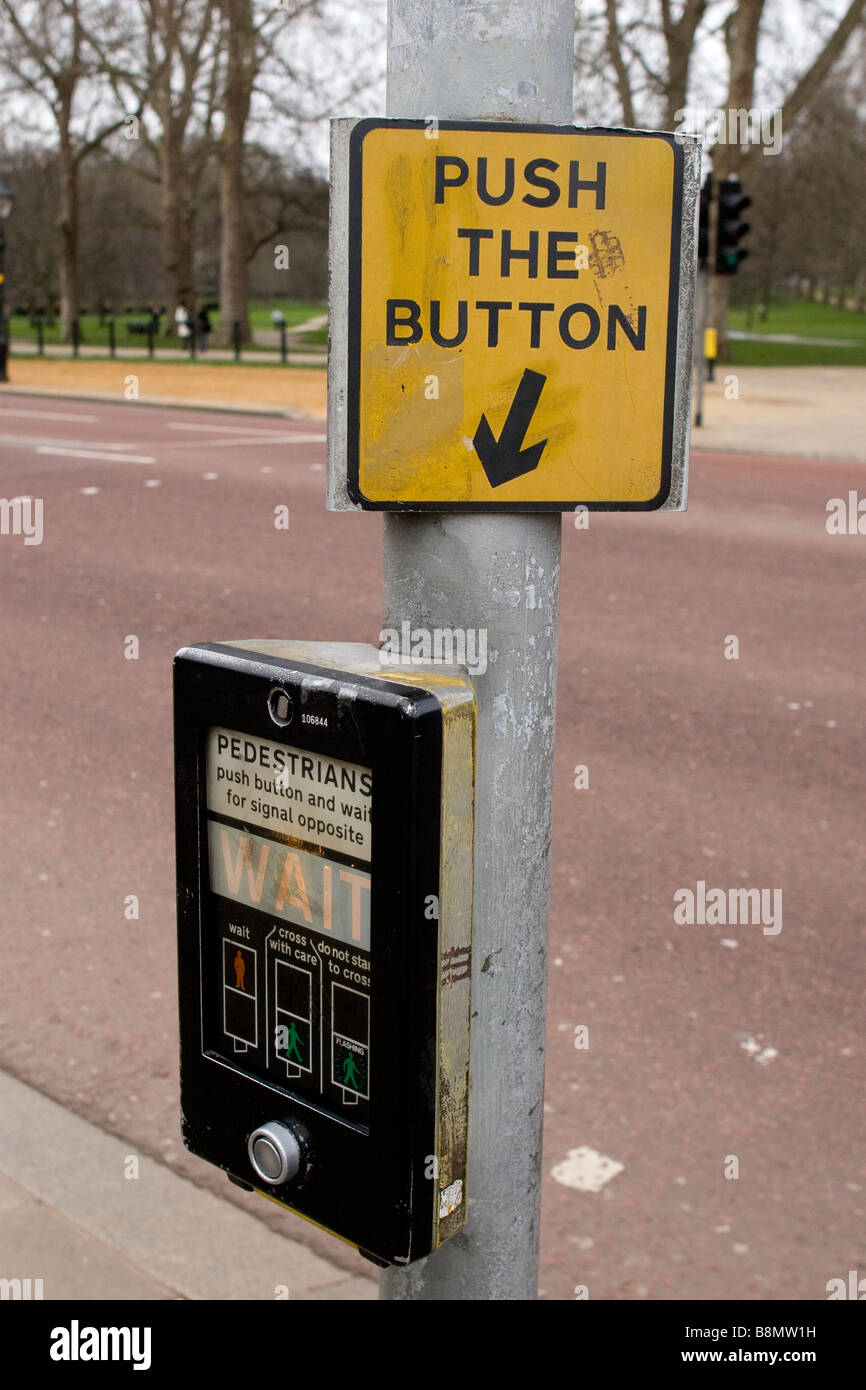 Pedestrian crossing signals hi-res stock photography and images - Alamy