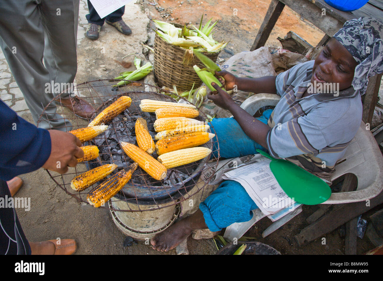 Africa woman corn hi-res stock photography and images - Alamy