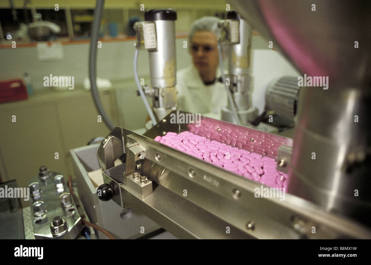 Pills production hi-res stock photography and images - Alamy