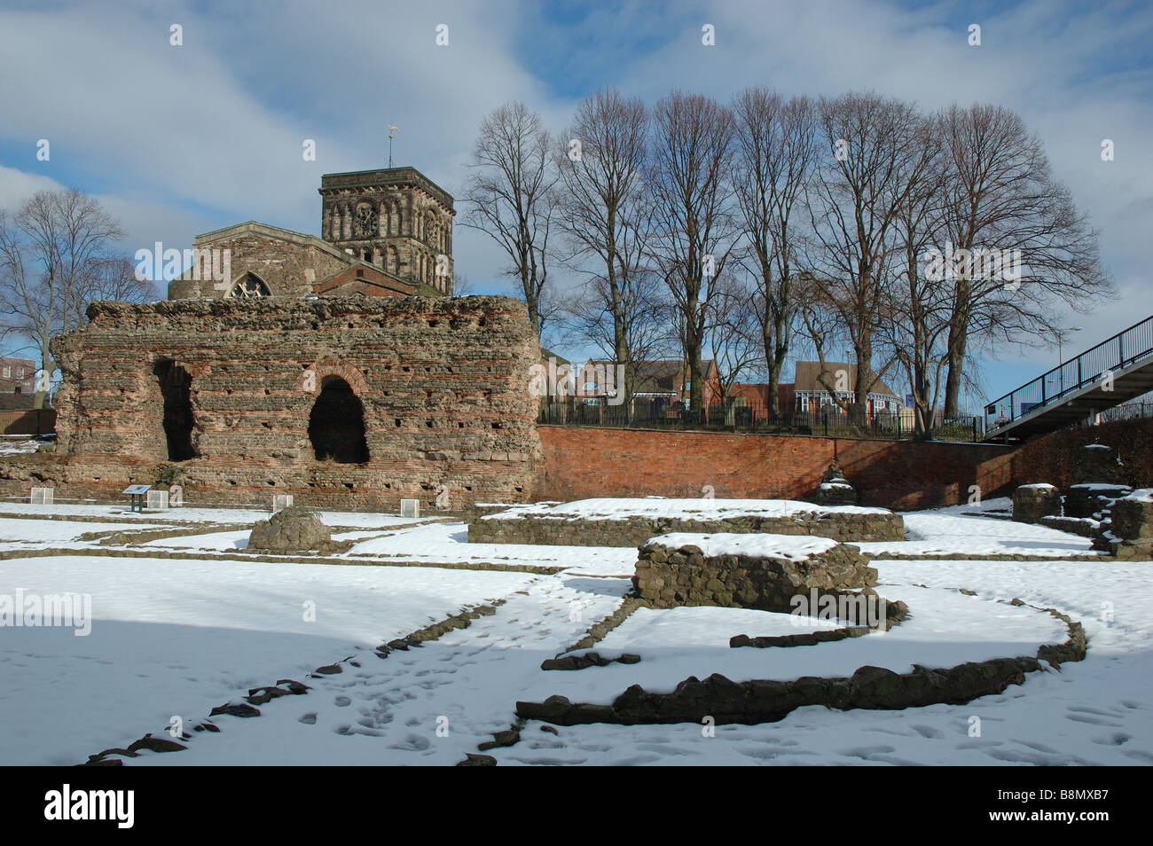 Roman ruins uk hi-res stock photography and images - Alamy