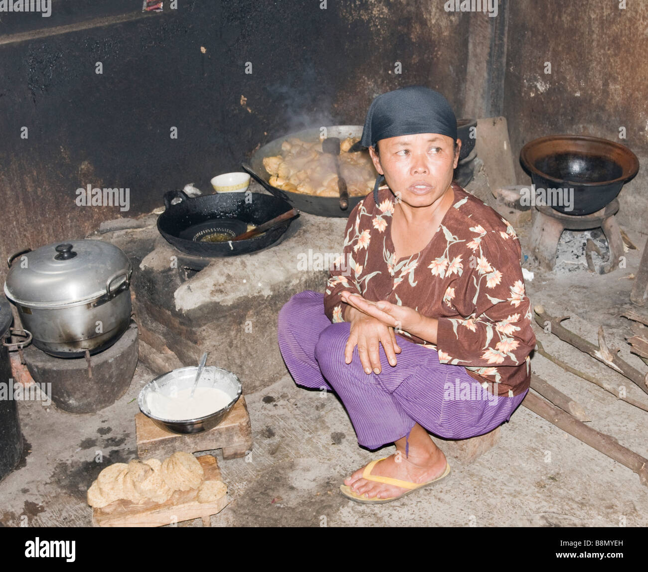 Indonesian woman cooking hi-res stock photography and images - Alamy