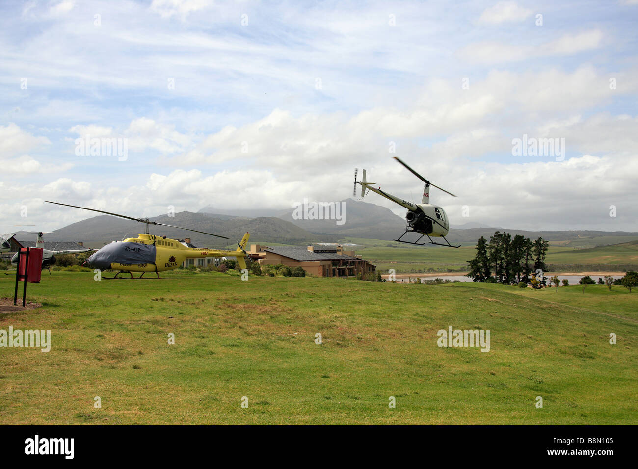 Helicopters flying africa hi-res stock photography and images - Alamy
