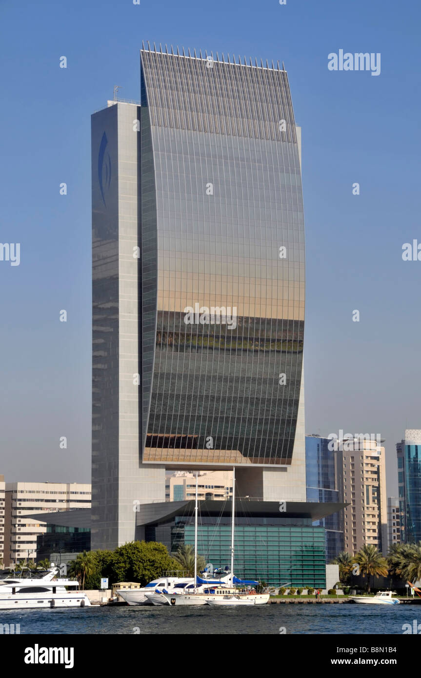 Glass cladding of high rise building hi-res stock photography and ...