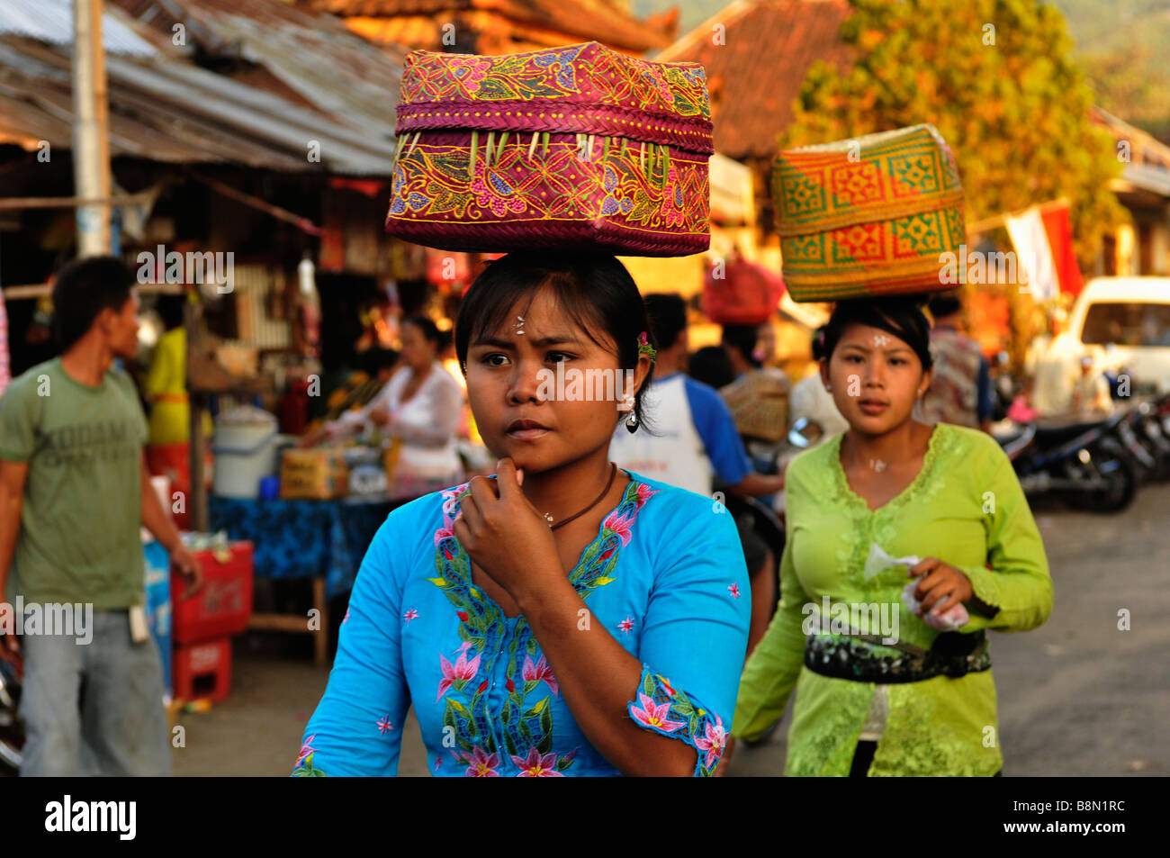 Balinese ladies hi-res stock photography and images - Alamy