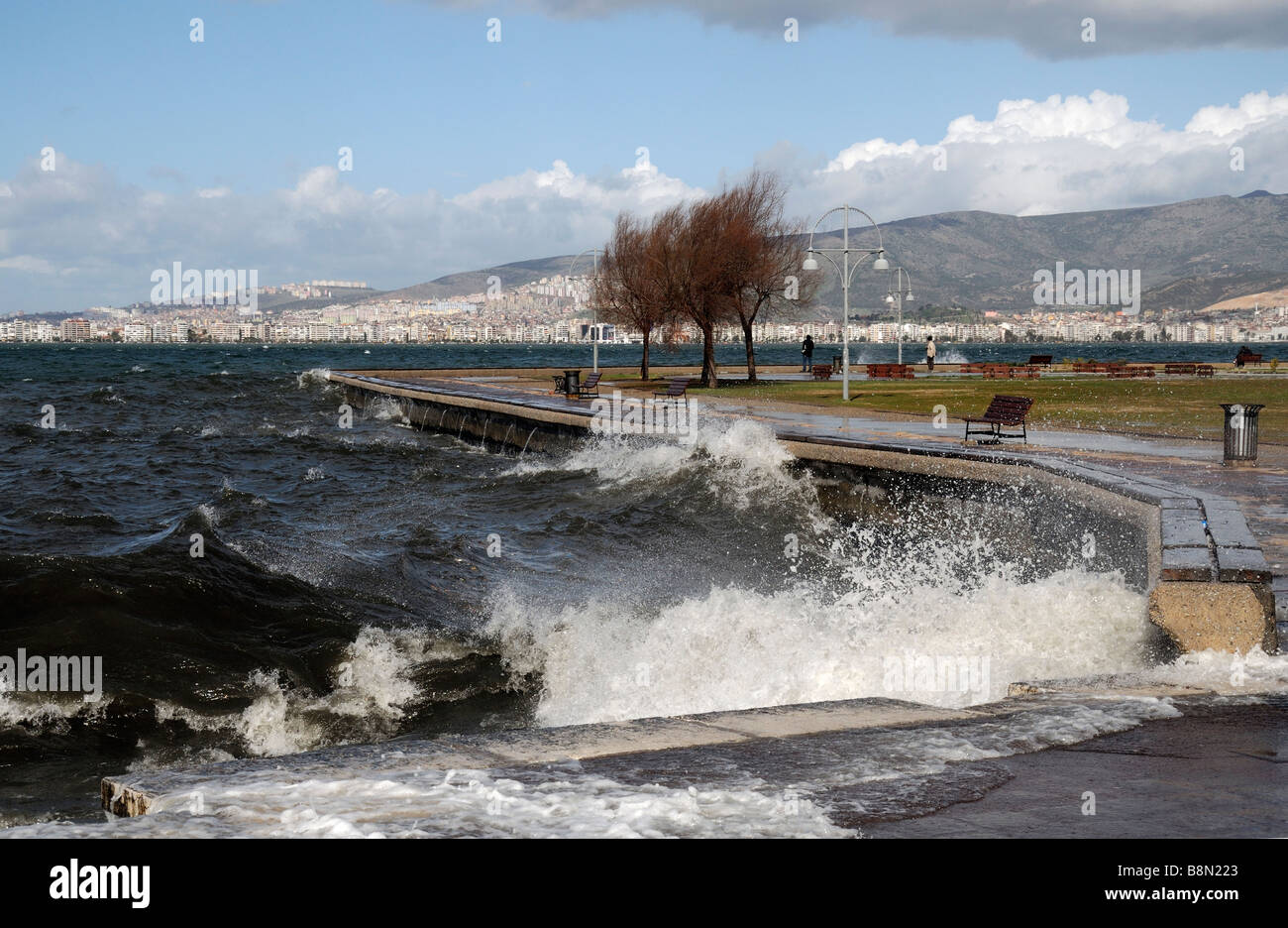 Stormy weather waves scrash crashing along the Kordon promenade ...