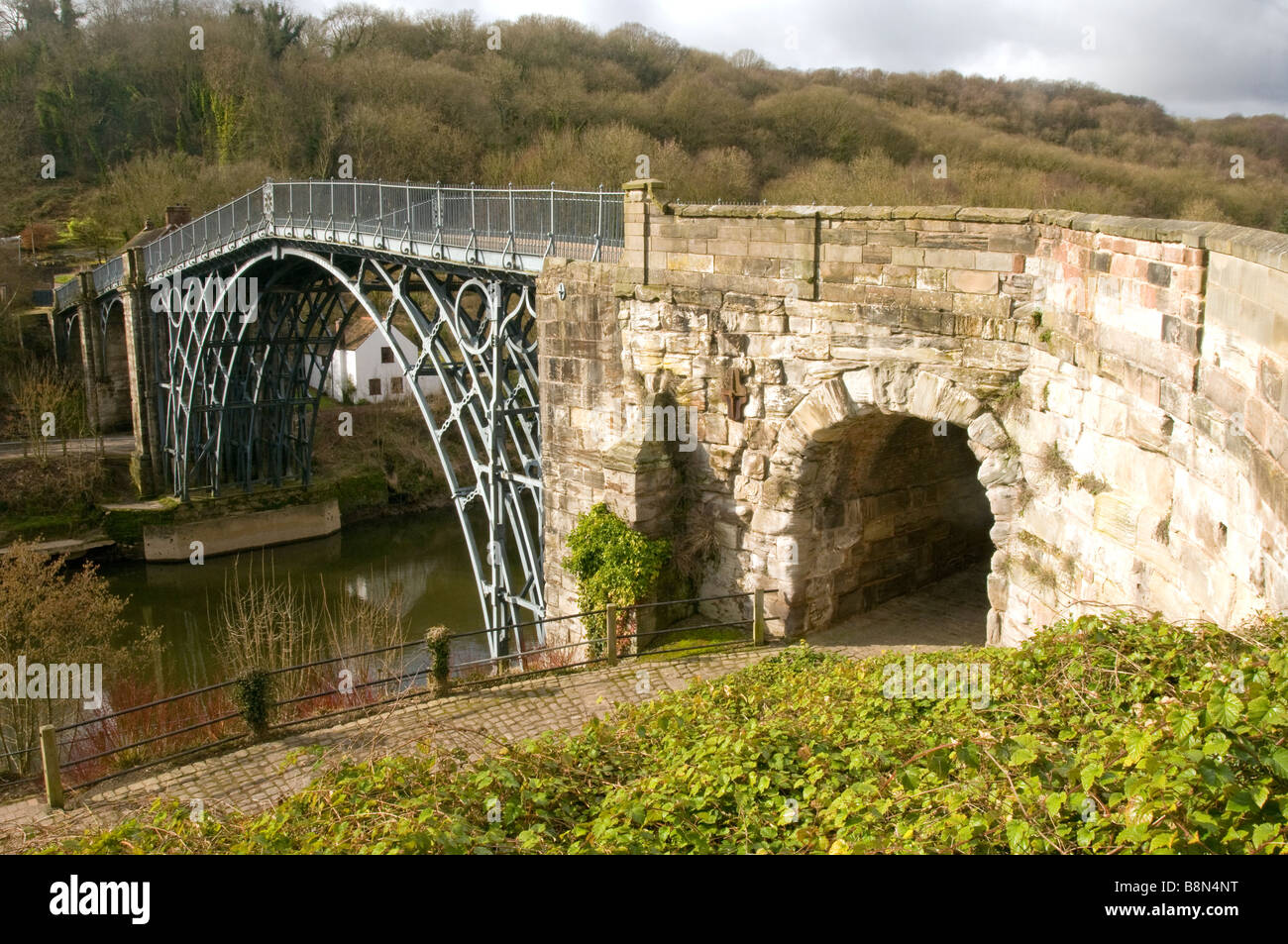 Cast iron bridge hi-res stock photography and images - Alamy