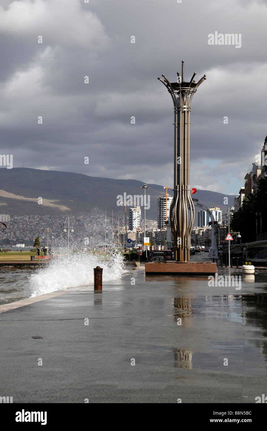 Stormy weather waves scrash crashing along the Kordon promenade ...