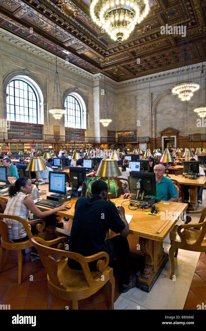The Rose main reading room at the New York public library Stock Photo ...