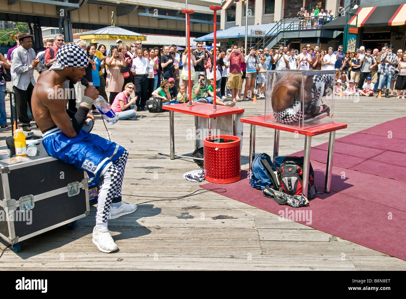 Contortionist and box hi-res stock photography and images - Alamy