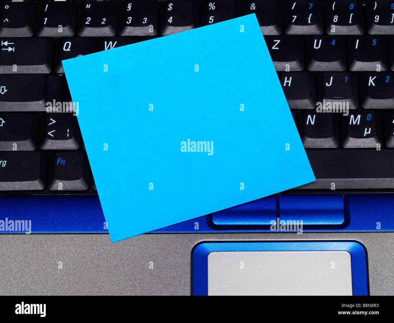 memo note on notebook, empty, blue Stock Photo - Alamy