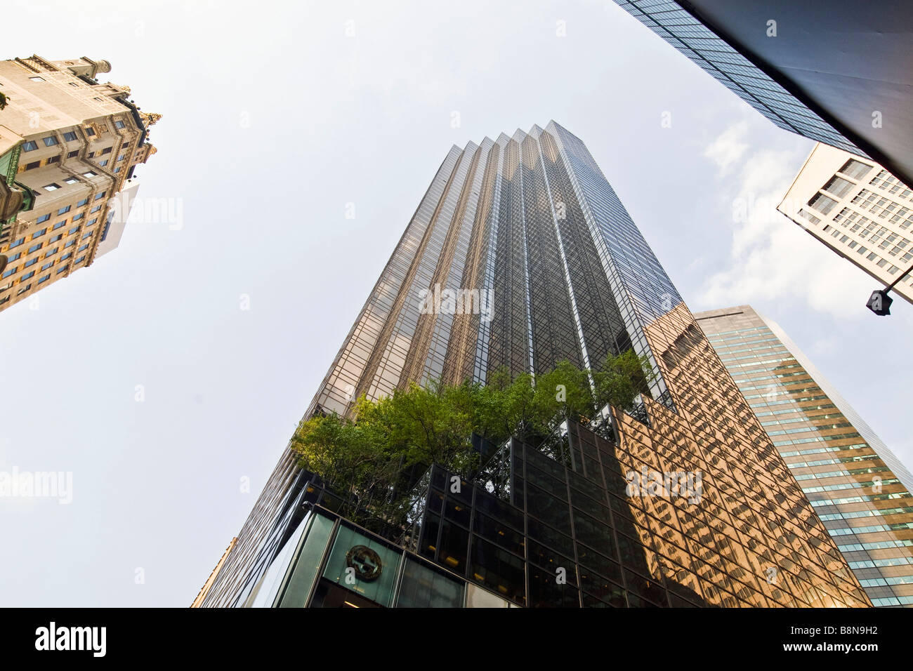 Modern skyscrapers low angle hi-res stock photography and images - Alamy