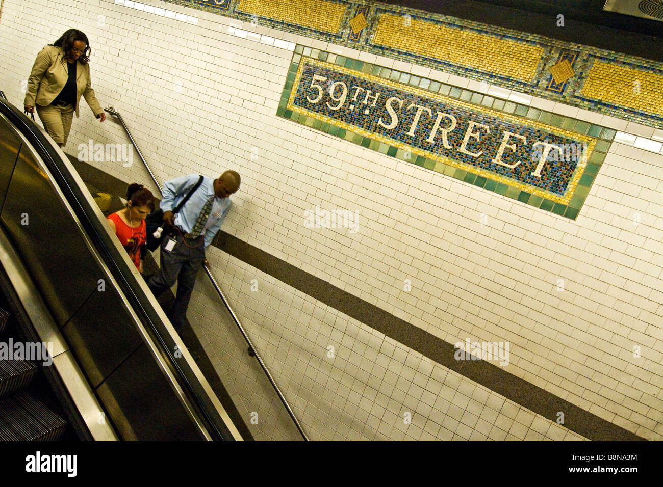 Street escalator hi-res stock photography and images - Alamy