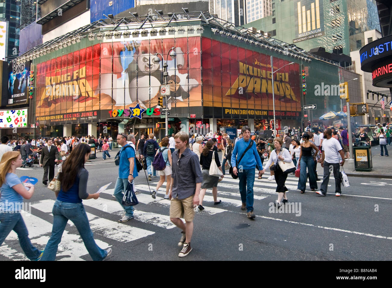 Busy street times square manhattan hi-res stock photography and images ...