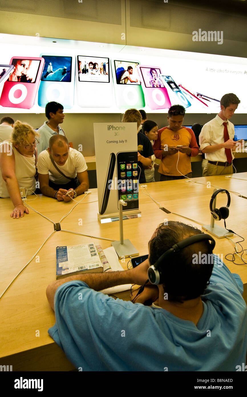 Testing phones hi-res stock photography and images - Alamy