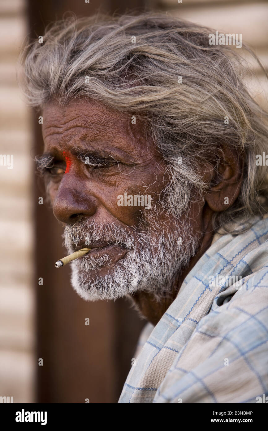 Indian beggars hi-res stock photography and images - Alamy