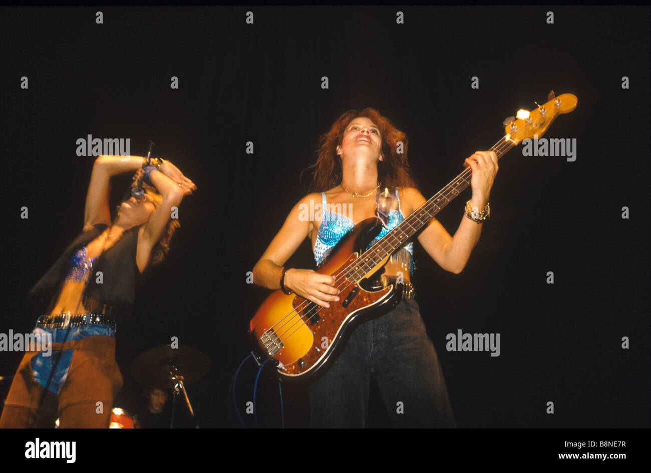 Female musicians hi-res stock photography and images - Alamy