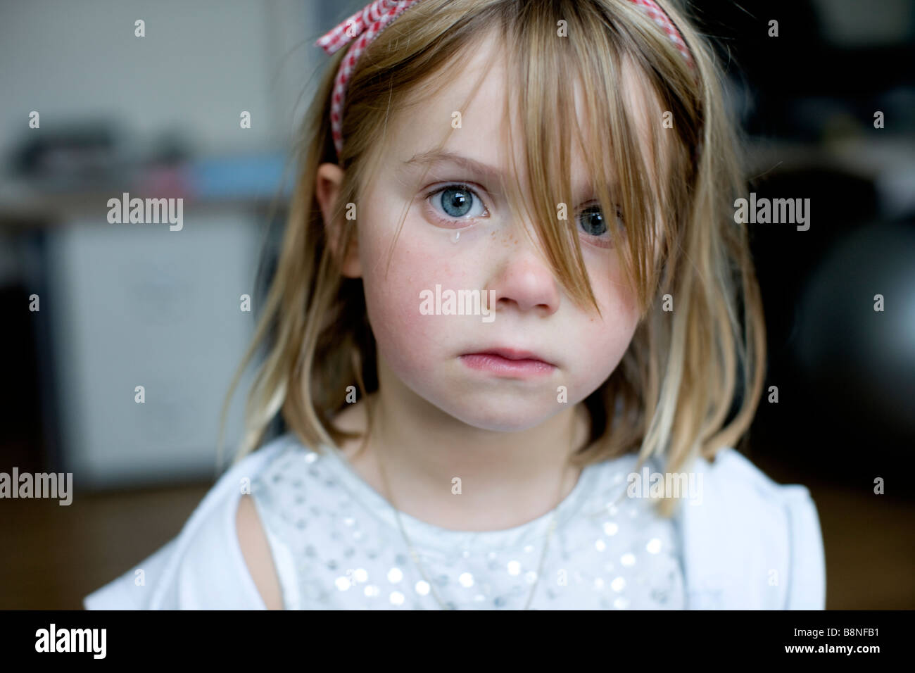 The girl is sad hi-res stock photography and images - Alamy