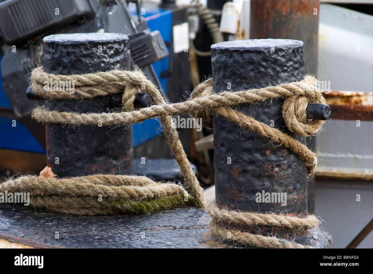An anchor rope tied to a cleat securing a boat to the harbour Stock ...