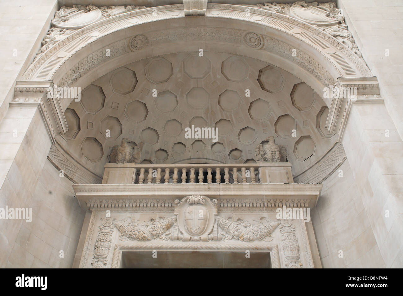 Lloyd's of london building entrance hi-res stock photography and images ...