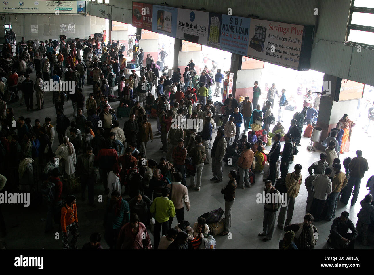 Crowded railway station in Delhi, India Stock Photo - Alamy