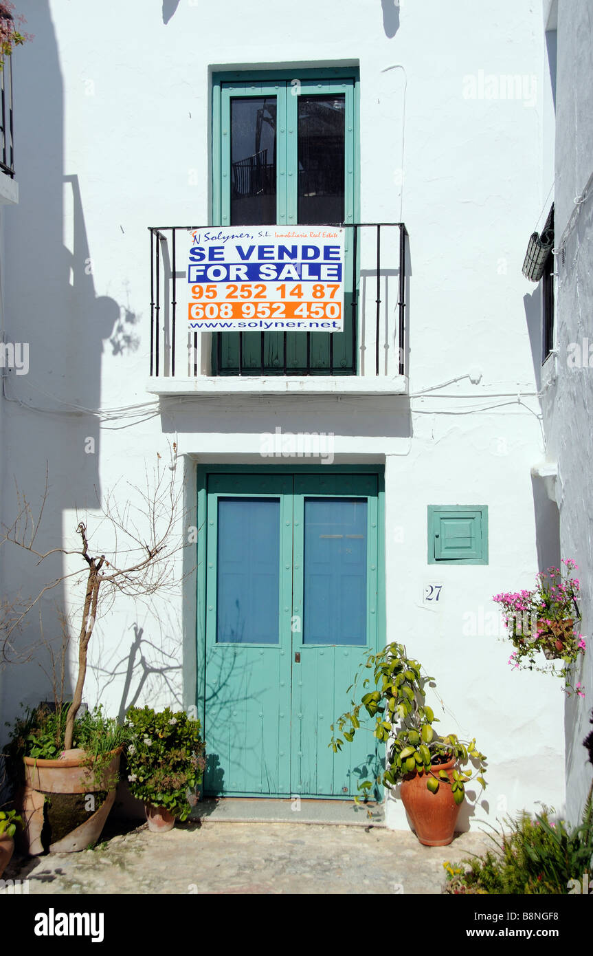Spanish property for sale sign Stock Photo - Alamy