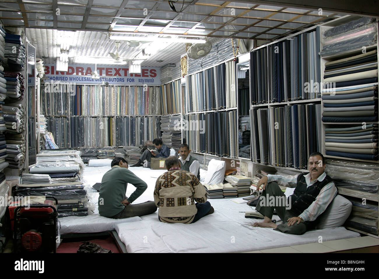 Textile sellers in Delhi India Stock Photo - Alamy