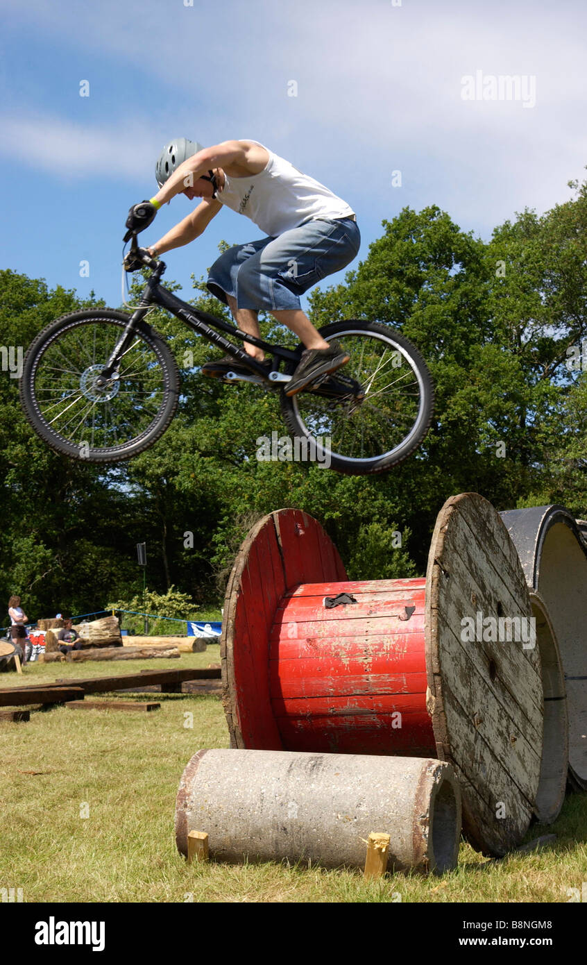 Mtb tricks hi-res stock photography and images - Alamy