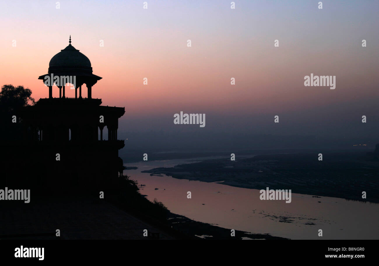 The taj mahal at sundown hi-res stock photography and images - Alamy