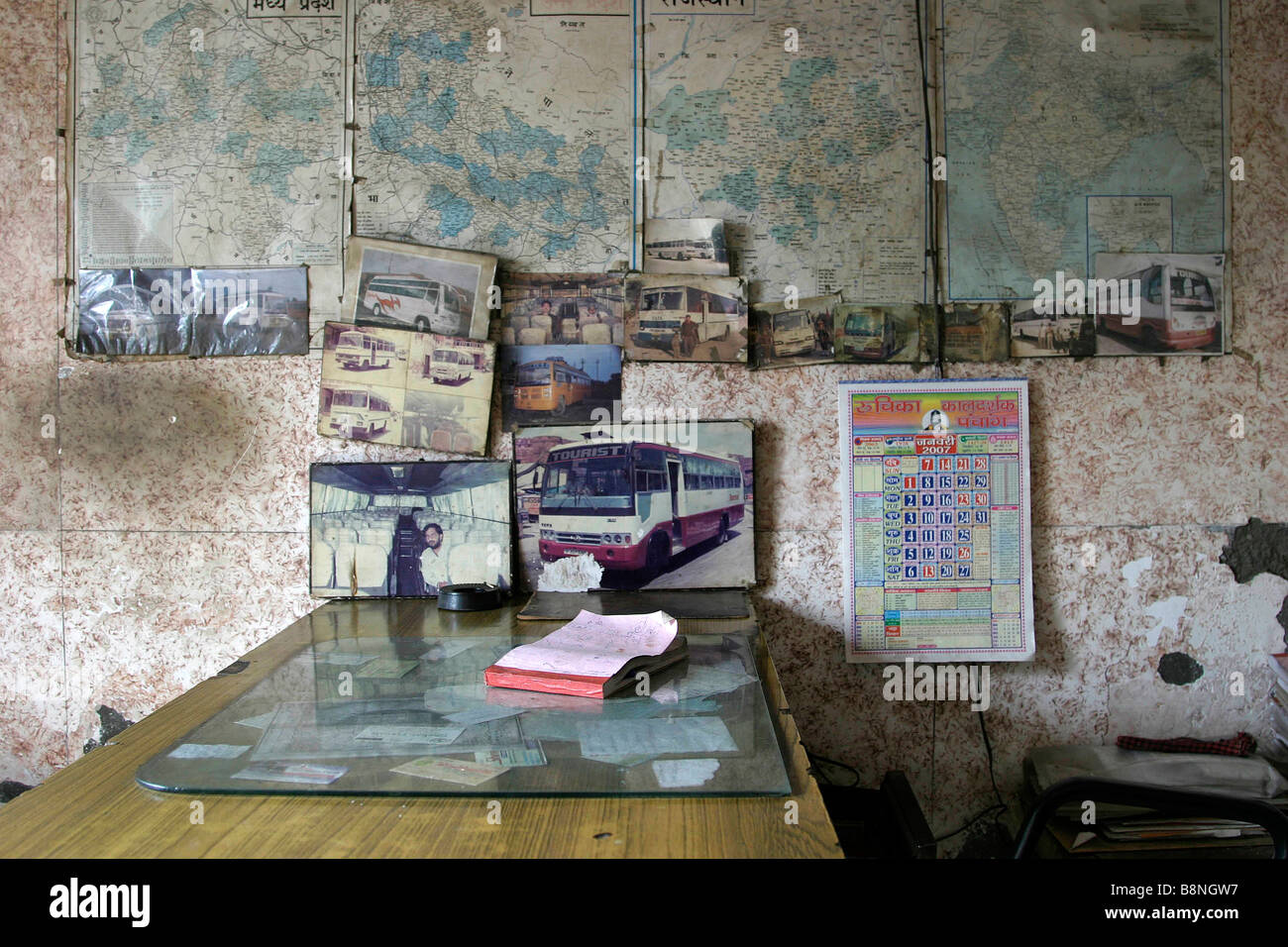 Indian bus hi-res stock photography and images - Alamy