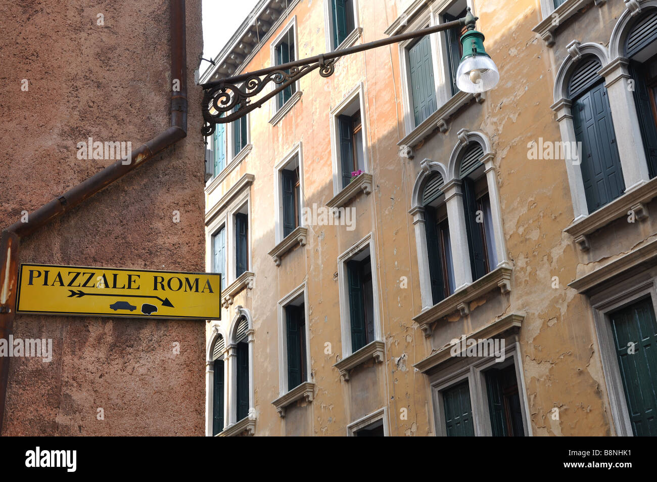 venetian street corner with sign and lamp Stock Photo - Alamy