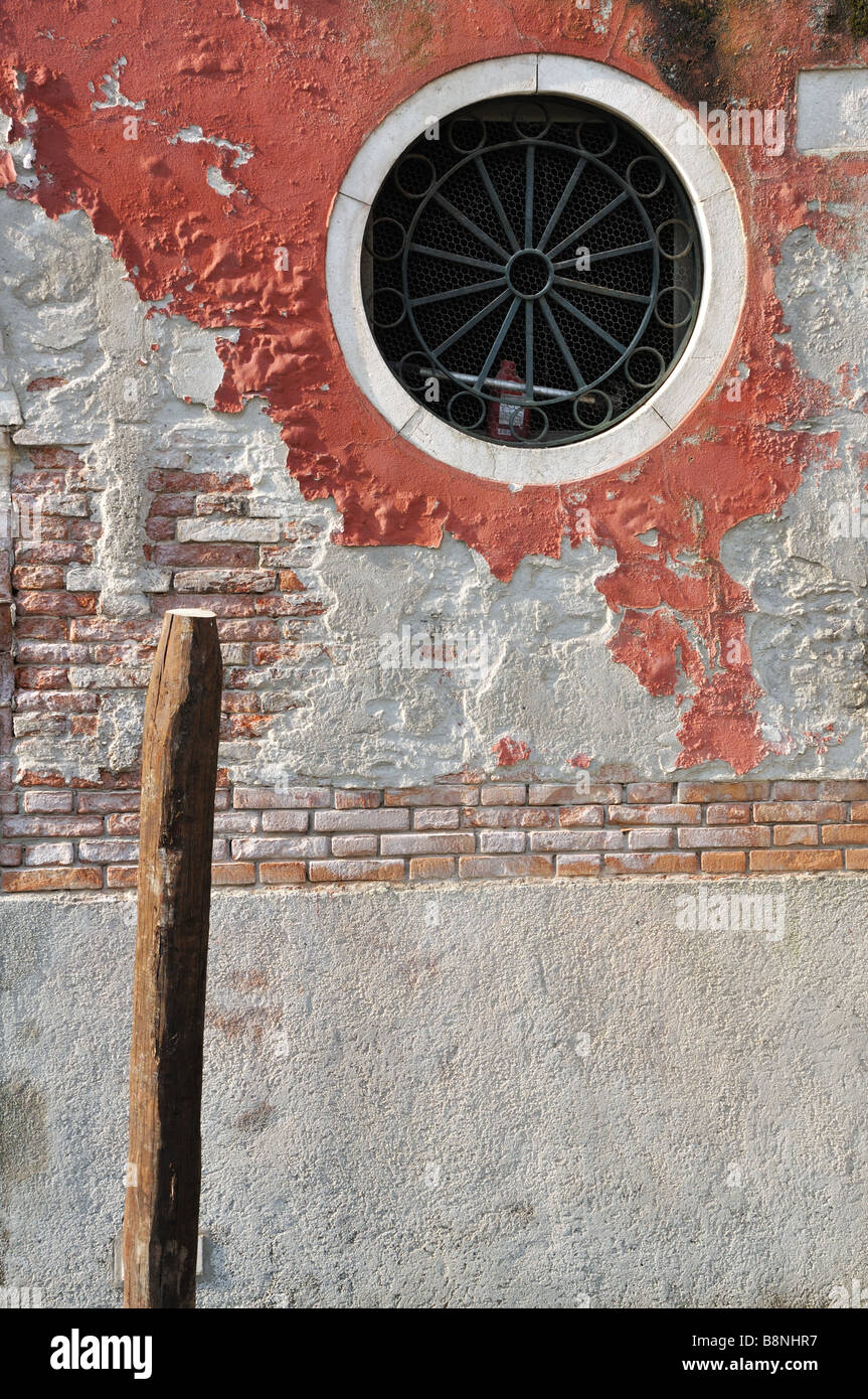 round window in a venetian house Stock Photo - Alamy