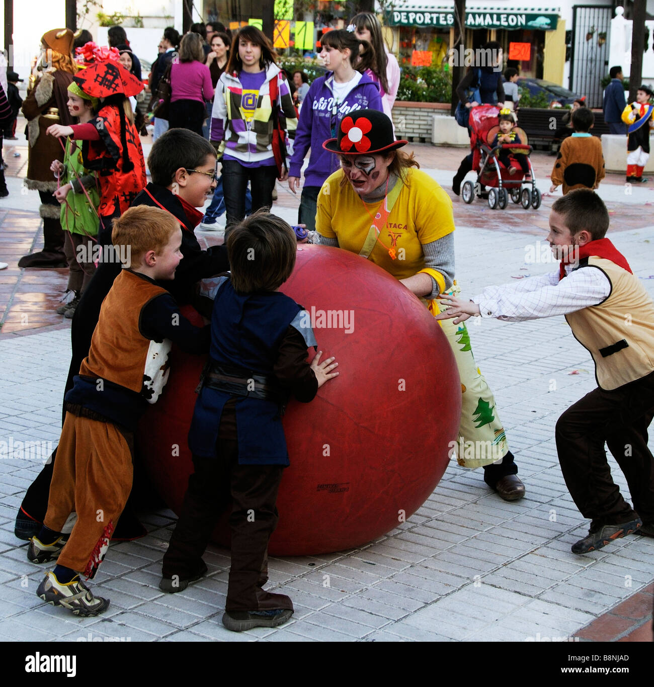 Children playing carnival games hi-res stock photography and images - Alamy
