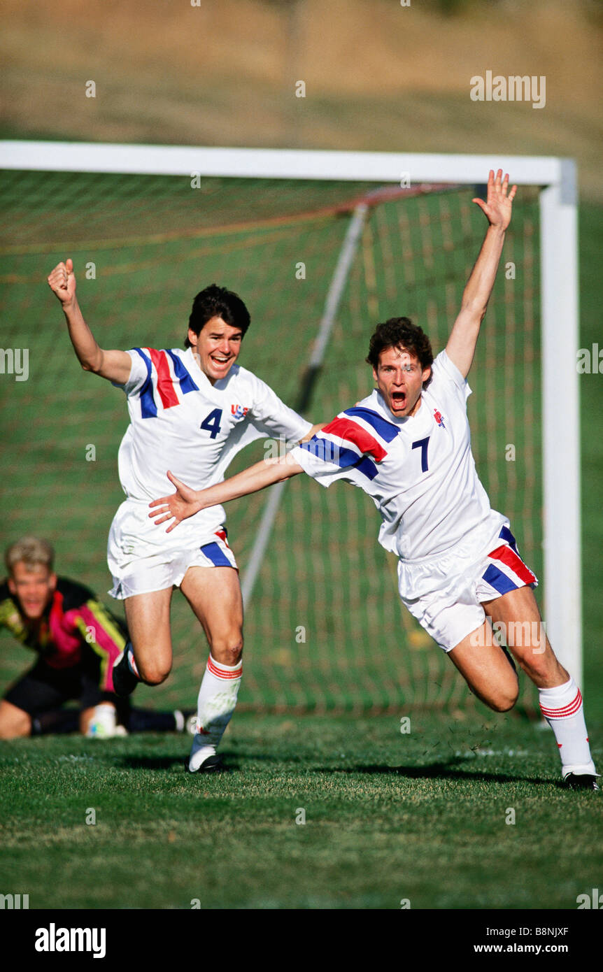 Soccer players celebrating after scoring hi-res stock photography and ...
