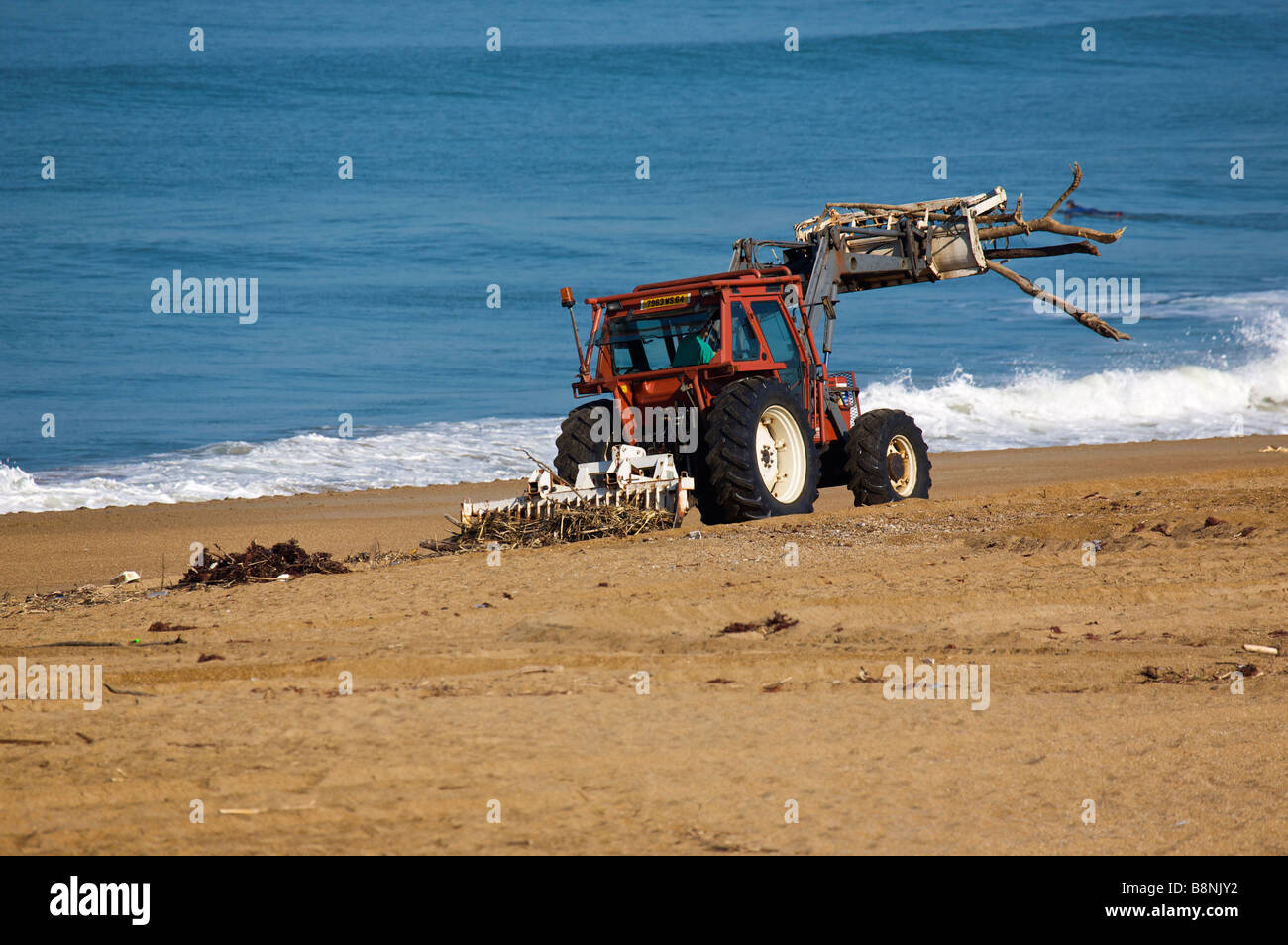 Beach cleaning machine hi-res stock photography and images - Alamy
