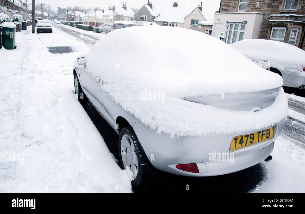 Car stuck in snow hi-res stock photography and images - Alamy