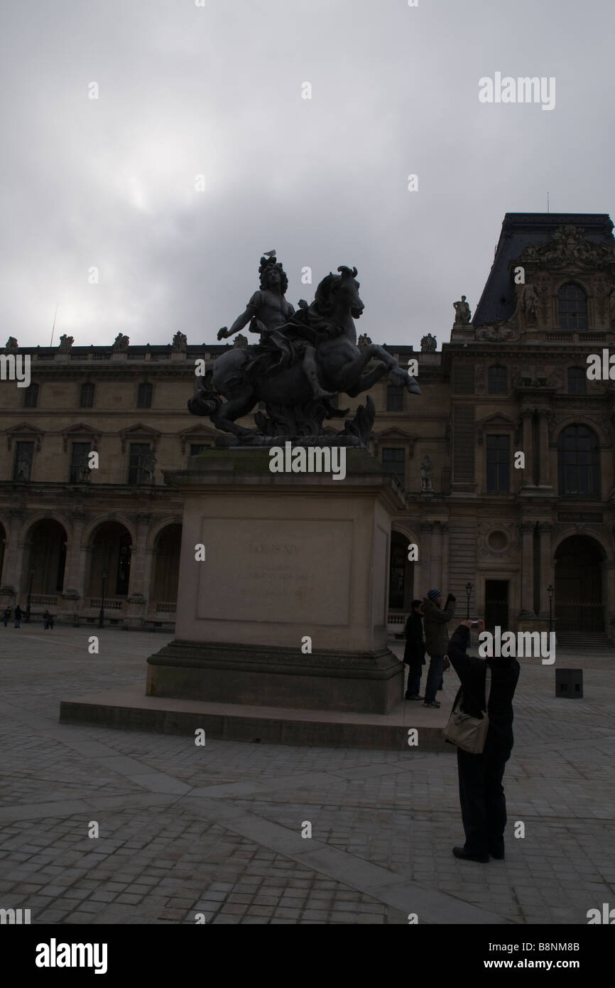Statue of "Louis XIV" outside the entrance of Louvre Museum Stock Photo ...