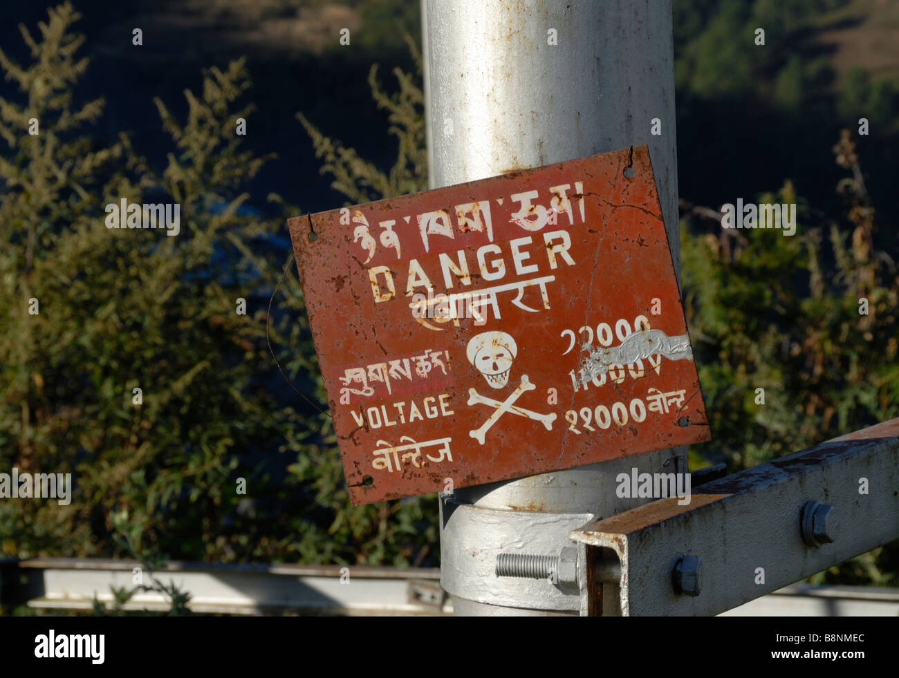 Red painted warning sign hi-res stock photography and images - Alamy