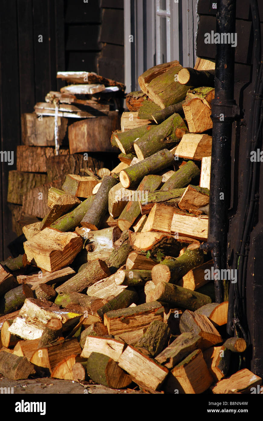 A pile of chopped wood Stock Photo - Alamy