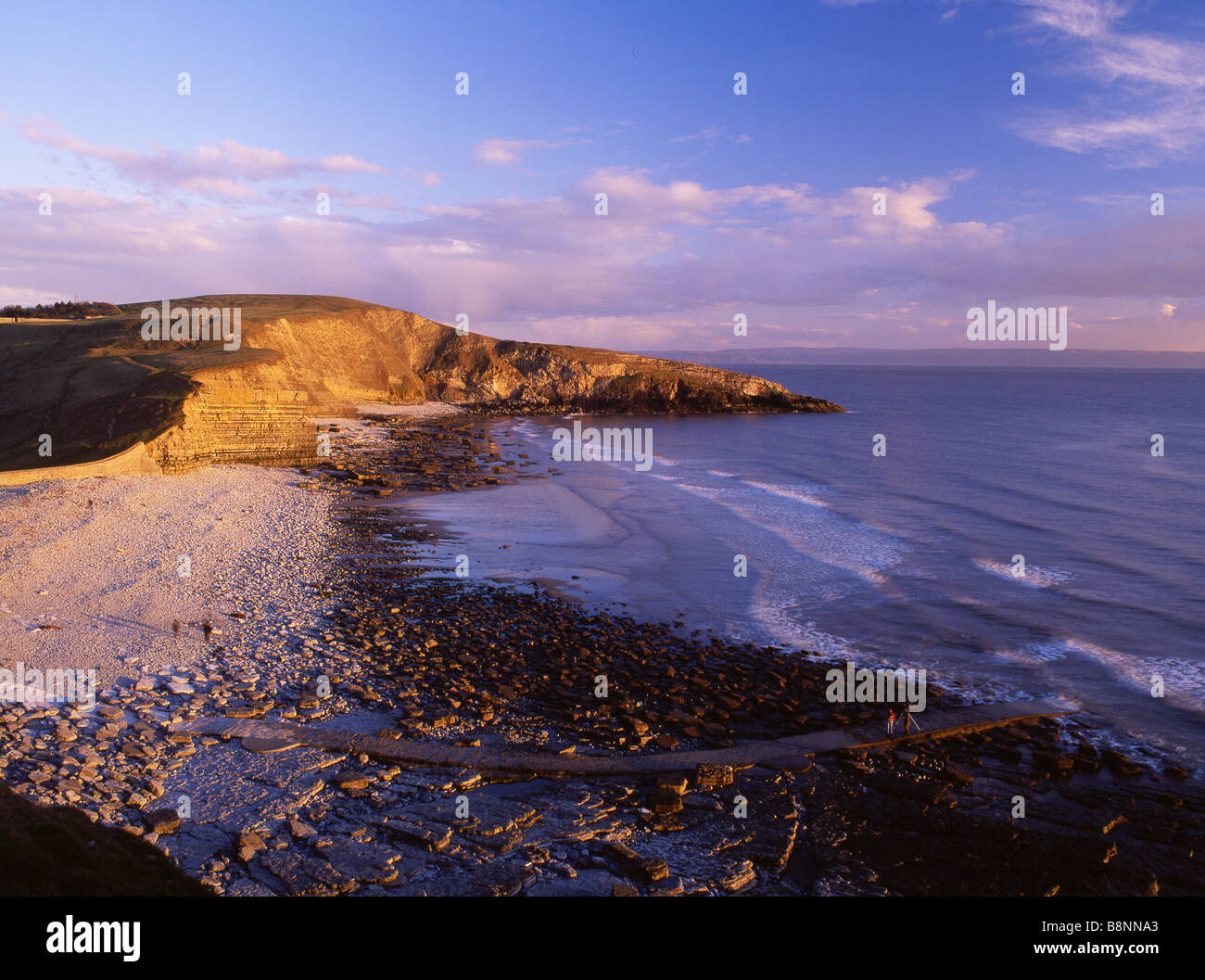 Coastal cliffs beach dunraven bay hi-res stock photography and images ...