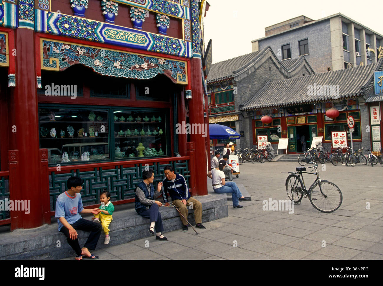 Asians shopping chinese store hi-res stock photography and images - Alamy