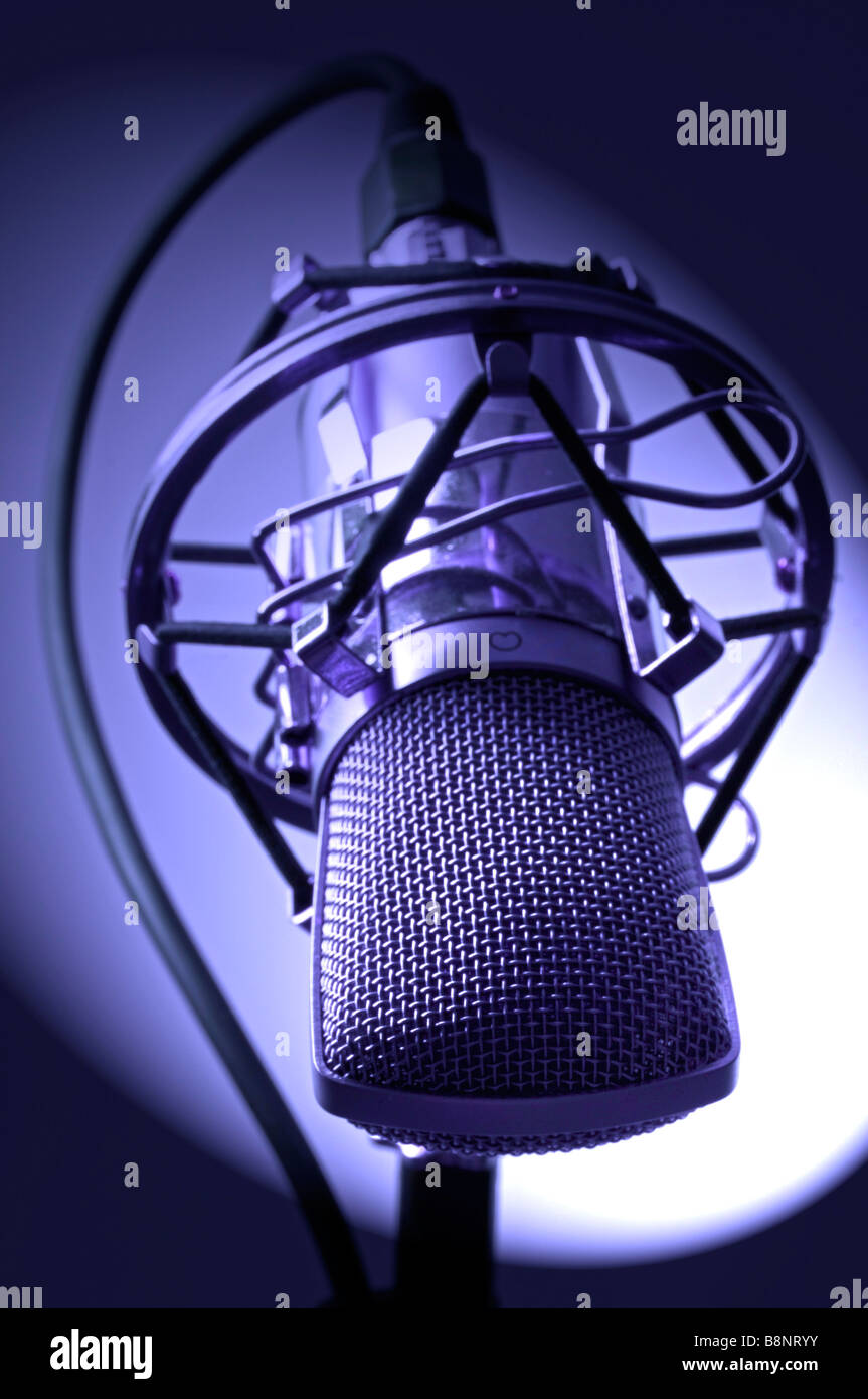 Studio microphone hi-res stock photography and images - Alamy