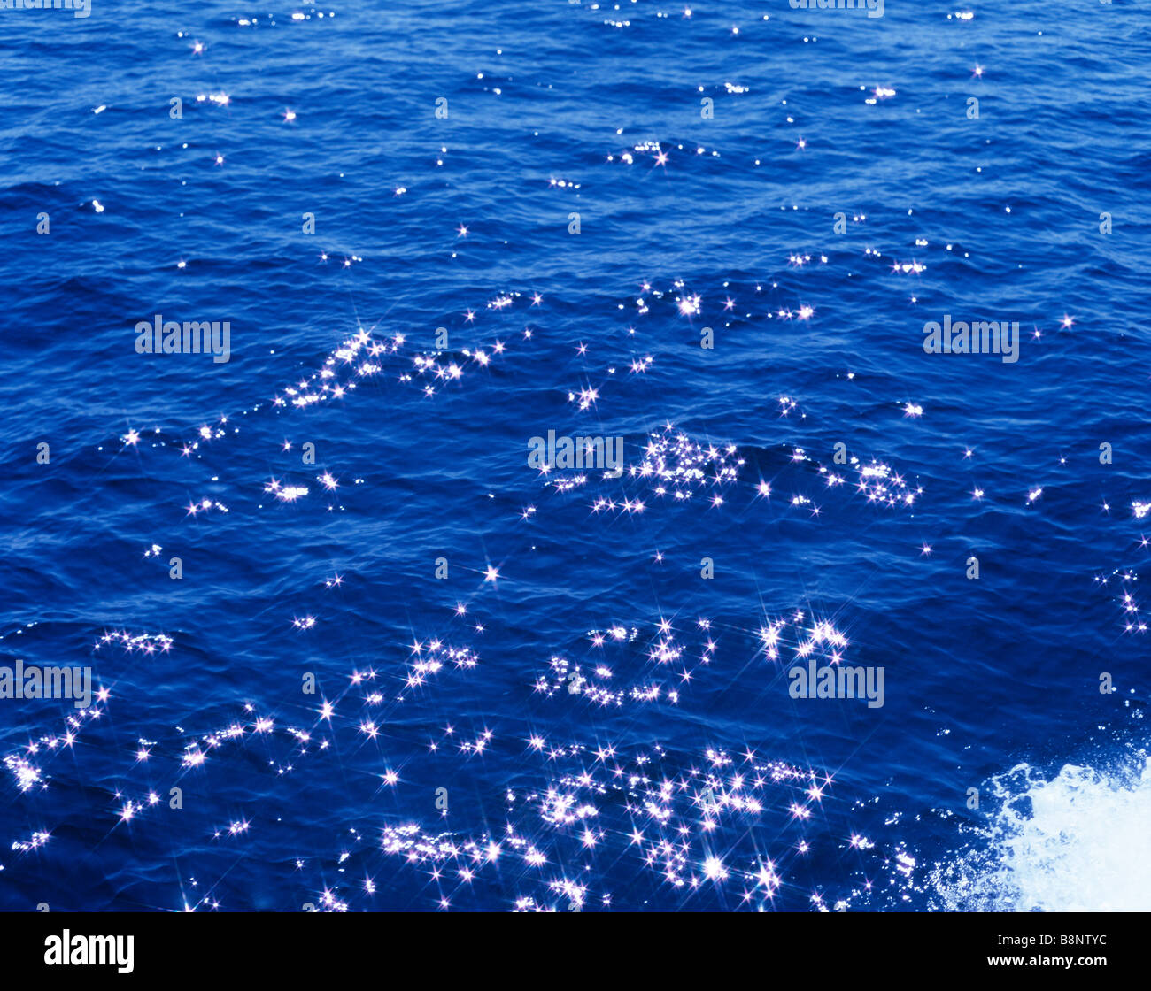 Dark water bright wake hi-res stock photography and images - Alamy
