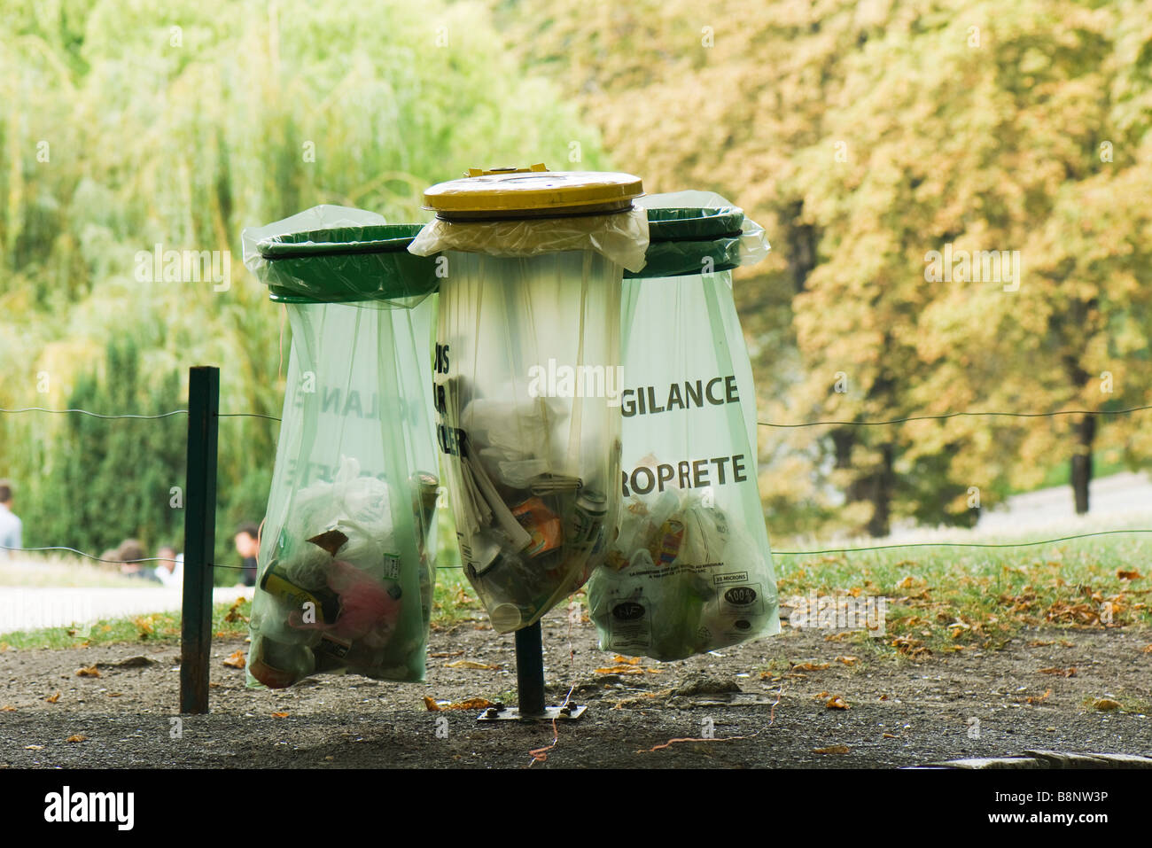 Rubbish bin paris france hi-res stock photography and images - Alamy