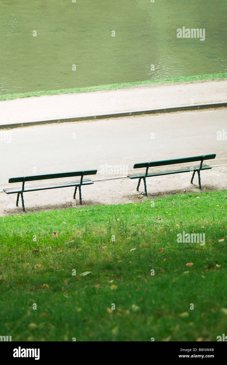 Side facing benches hi-res stock photography and images - Alamy