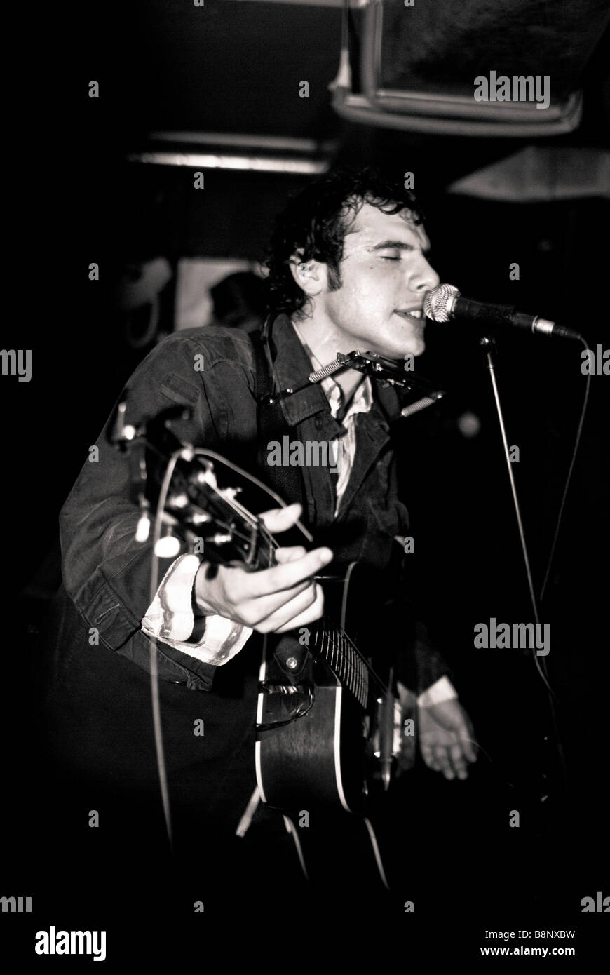 Sweaty singer hi-res stock photography and images - Alamy